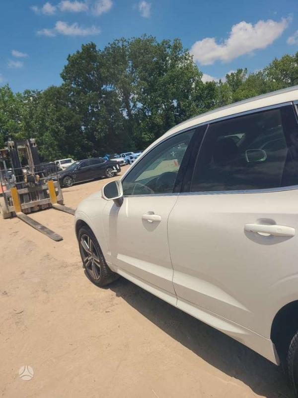 Balts Volvo XC60 2019 Viļņa, ar dzinēja tilpumu 1.97 L un nobraukumu 122 tūkst. km par 12500 €, foto 5 vietnē AUTOMOTO.COM.LV