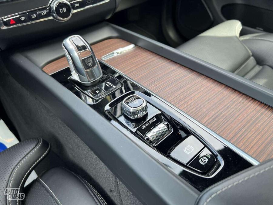Balts Volvo XC60 2019 Šauļi, ar dzinēja tilpumu 2.00 L un nobraukumu 75 tūkst. km par 31300 €, foto 23 vietnē AUTOMOTO.COM.LV