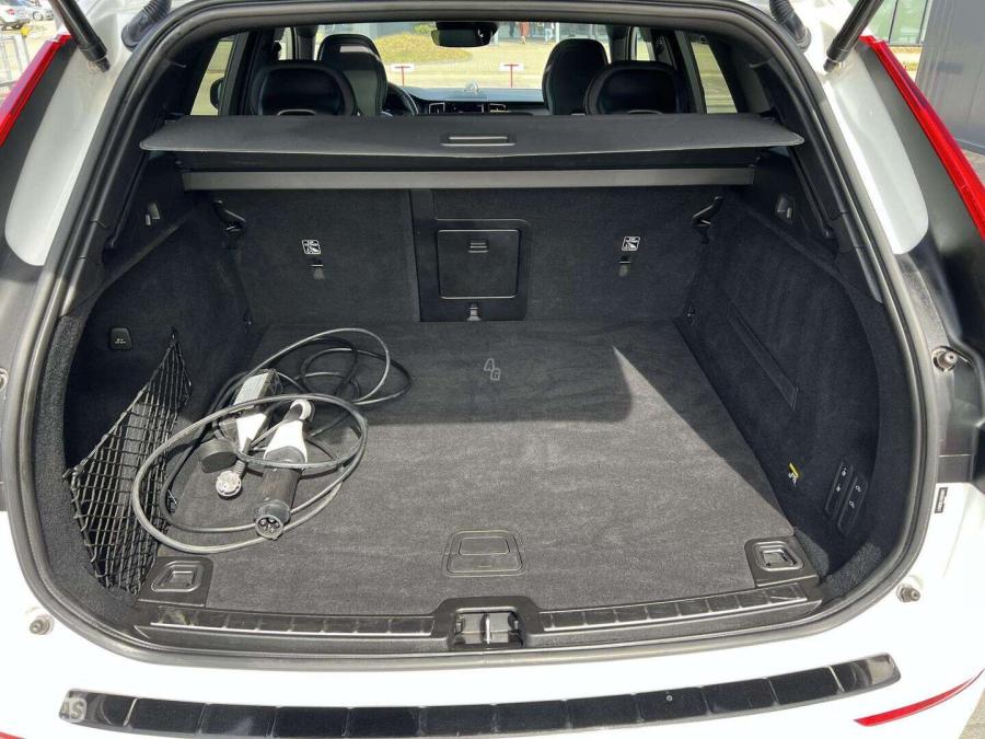 Balts Volvo XC60 2019 Šauļi, ar dzinēja tilpumu 2.00 L un nobraukumu 75 tūkst. km par 31300 €, foto 32 vietnē AUTOMOTO.COM.LV