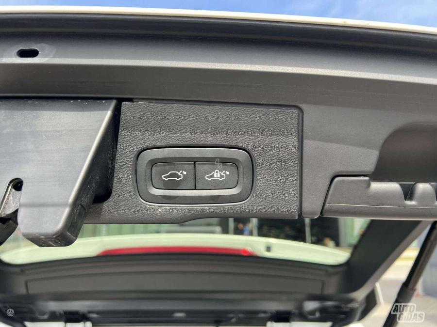 Balts Volvo XC60 2019 Šauļi, ar dzinēja tilpumu 2.00 L un nobraukumu 75 tūkst. km par 31300 €, foto 33 vietnē AUTOMOTO.COM.LV