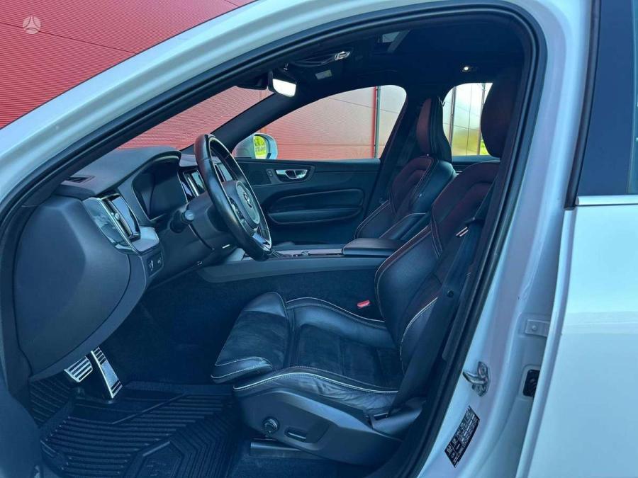 White Volvo XC60 2019 in Telschi, with an engine capacity of 1.97 L and mileage of 220 thousand km for 22500 €, photo 12 on AUTOMOTO.COM.LV