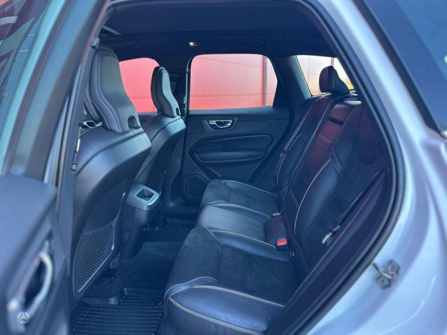 White Volvo XC60 2019 in Telschi, with an engine capacity of 1.97 L and mileage of 220 thousand km for 22500 €, photo 17 on AUTOMOTO.COM.LV