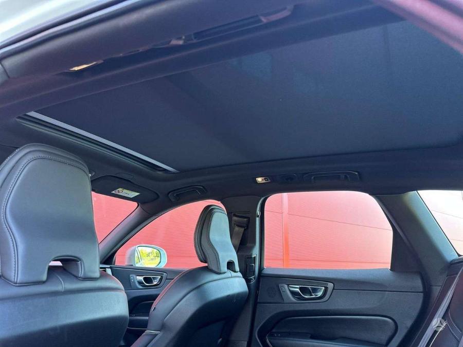 White Volvo XC60 2019 in Telschi, with an engine capacity of 1.97 L and mileage of 220 thousand km for 22500 €, photo 18 on AUTOMOTO.COM.LV