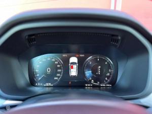 White Volvo XC60 2019 in Telschi, with an engine capacity of 1.97 L and mileage of 220 thousand km for 22500 €, photo 20 on AUTOMOTO.COM.LV