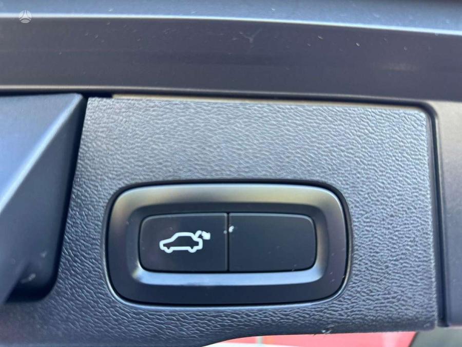 White Volvo XC60 2019 in Telschi, with an engine capacity of 1.97 L and mileage of 220 thousand km for 22500 €, photo 26 on AUTOMOTO.COM.LV