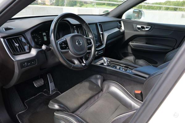 White Volvo XC60 2019 in Vilnius, with an engine capacity of 1.97 L and mileage of 201 thousand km for 23500 €, photo 9 on AUTOMOTO.COM.LV