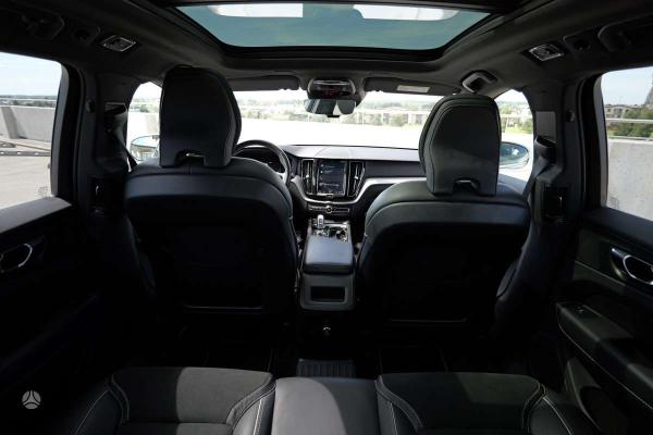 White Volvo XC60 2019 in Vilnius, with an engine capacity of 1.97 L and mileage of 201 thousand km for 23500 €, photo 10 on AUTOMOTO.COM.LV