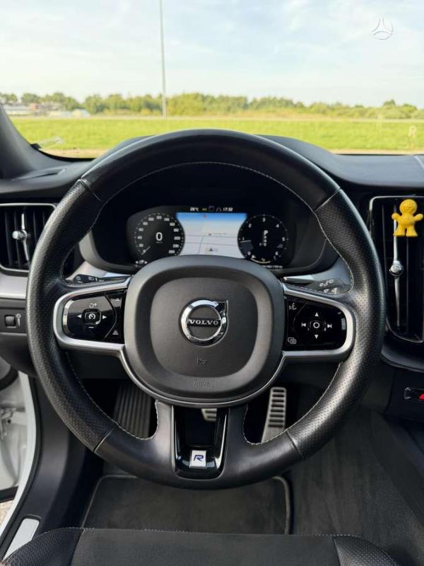 Balts Volvo XC60 2019 Panevēža, ar dzinēja tilpumu 1.97 L un nobraukumu 212 tūkst. km par 20300 €, foto 10 vietnē AUTOMOTO.COM.LV