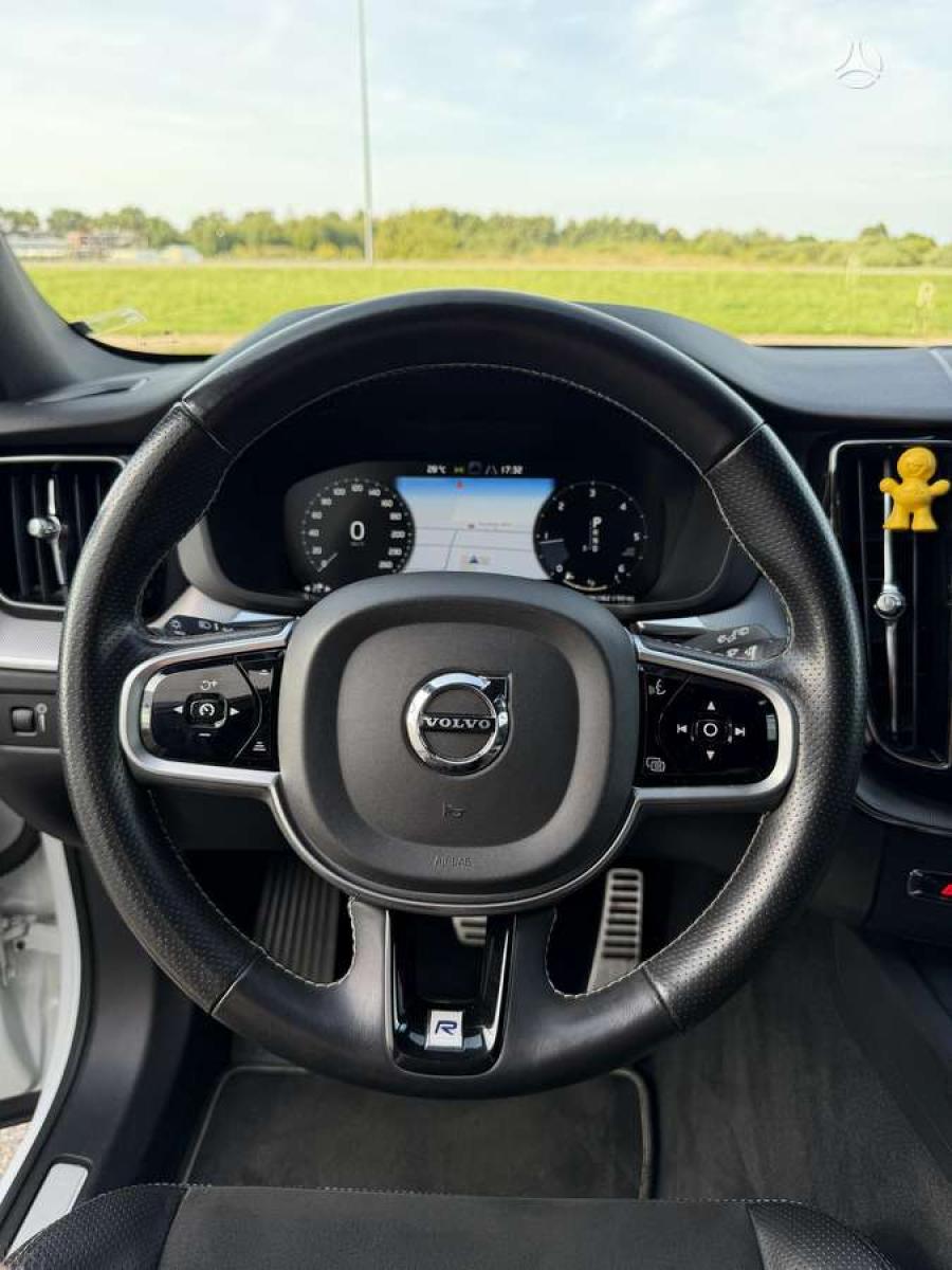 Balts Volvo XC60 2019 Panevēža, ar dzinēja tilpumu 1.97 L un nobraukumu 212 tūkst. km par 20300 €, foto 10 vietnē AUTOMOTO.COM.LV