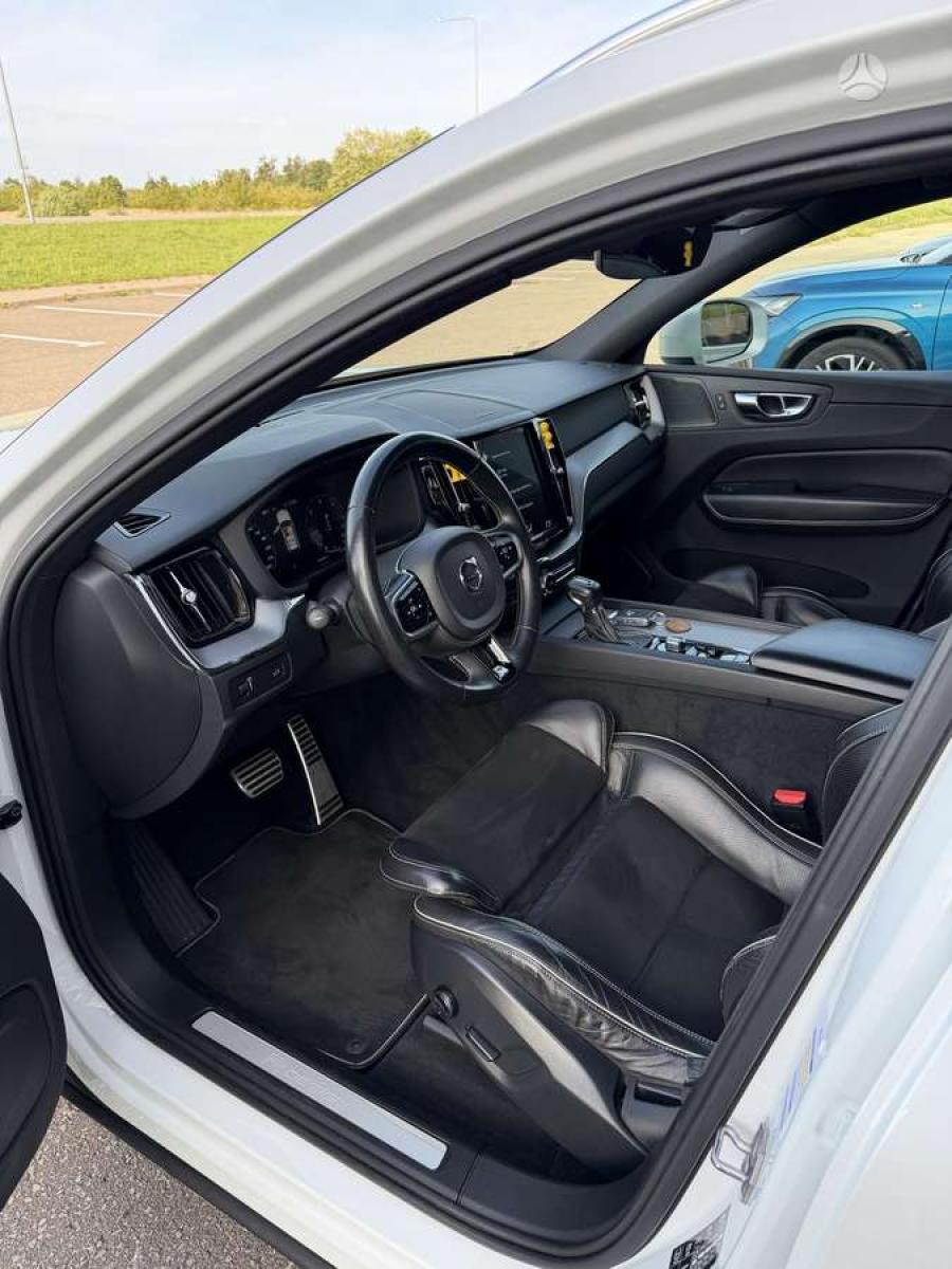 Balts Volvo XC60 2019 Panevēža, ar dzinēja tilpumu 1.97 L un nobraukumu 212 tūkst. km par 20300 €, foto 14 vietnē AUTOMOTO.COM.LV