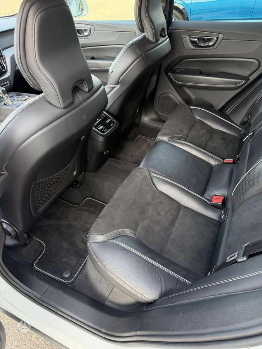Balts Volvo XC60 2019 Panevēža, ar dzinēja tilpumu 1.97 L un nobraukumu 212 tūkst. km par 20300 €, foto 17 vietnē AUTOMOTO.COM.LV