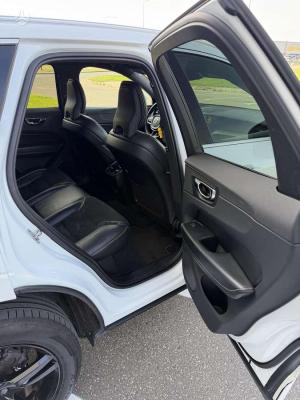 Balts Volvo XC60 2019 Panevēža, ar dzinēja tilpumu 1.97 L un nobraukumu 212 tūkst. km par 20300 €, foto 18 vietnē AUTOMOTO.COM.LV