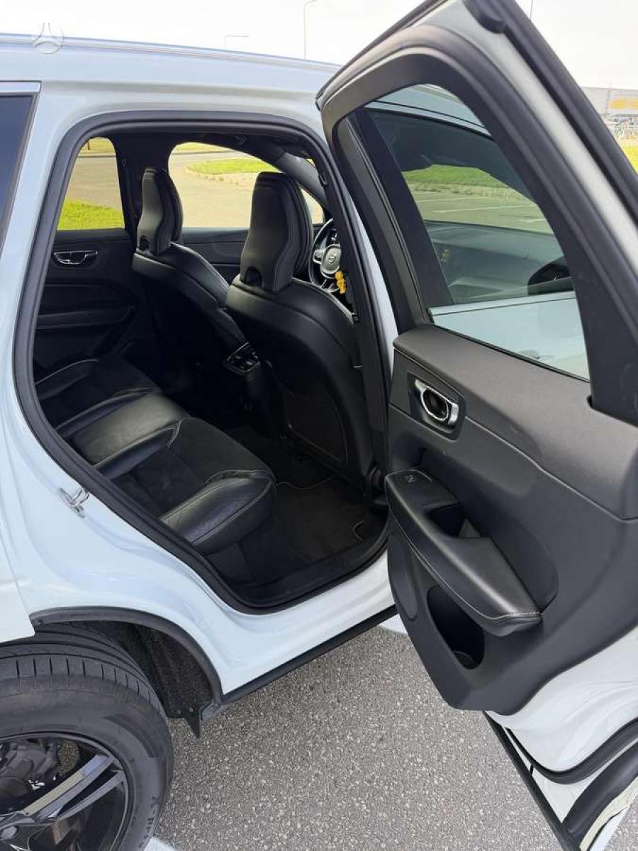 Balts Volvo XC60 2019 Panevēža, ar dzinēja tilpumu 1.97 L un nobraukumu 212 tūkst. km par 20300 €, foto 18 vietnē AUTOMOTO.COM.LV