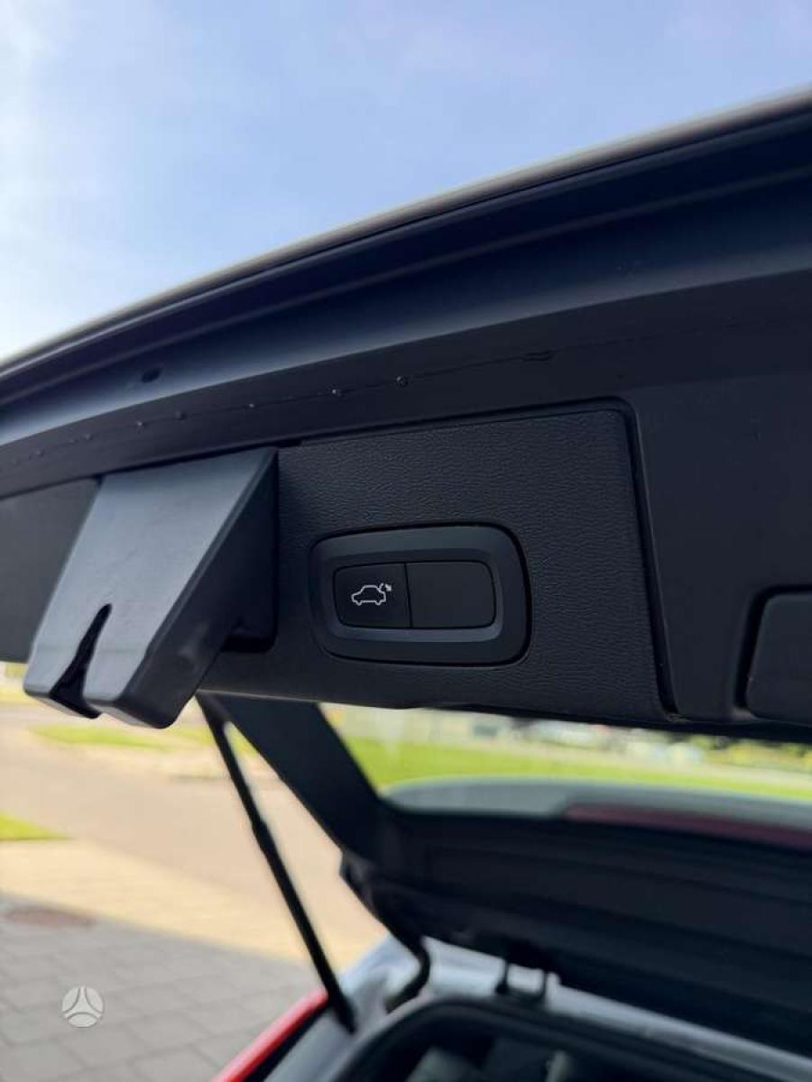 Balts Volvo XC60 2019 Panevēža, ar dzinēja tilpumu 1.97 L un nobraukumu 212 tūkst. km par 20300 €, foto 22 vietnē AUTOMOTO.COM.LV