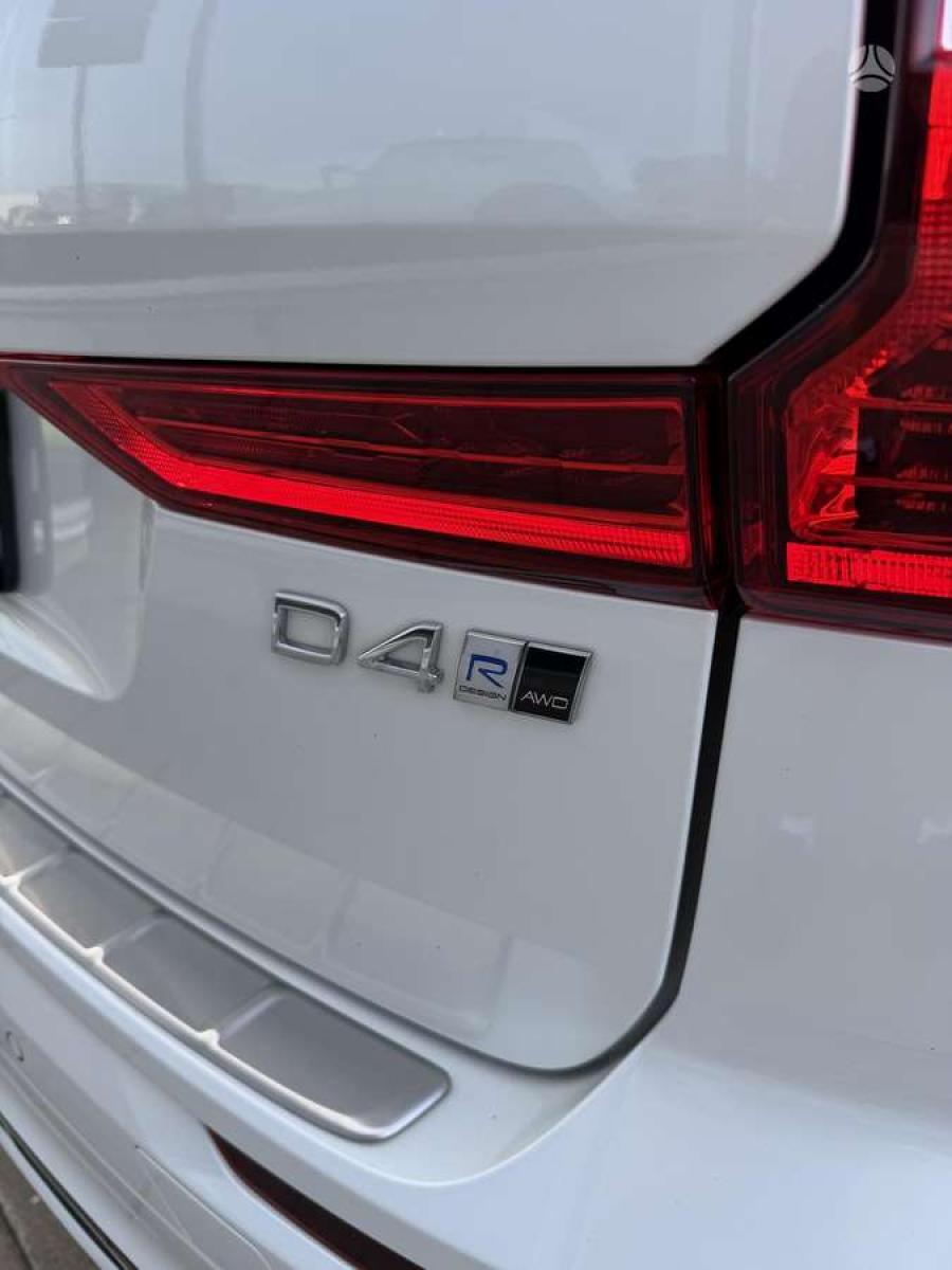 Balts Volvo XC60 2019 Panevēža, ar dzinēja tilpumu 1.97 L un nobraukumu 212 tūkst. km par 20300 €, foto 23 vietnē AUTOMOTO.COM.LV
