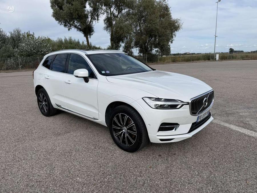White Volvo XC60 2019 in Marijampole, with an engine capacity of 1.97 L and mileage of 149 thousand km for 18700 €, photo 4 on AUTOMOTO.COM.LV