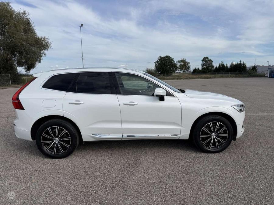 White Volvo XC60 2019 in Marijampole, with an engine capacity of 1.97 L and mileage of 149 thousand km for 18700 €, photo 5 on AUTOMOTO.COM.LV