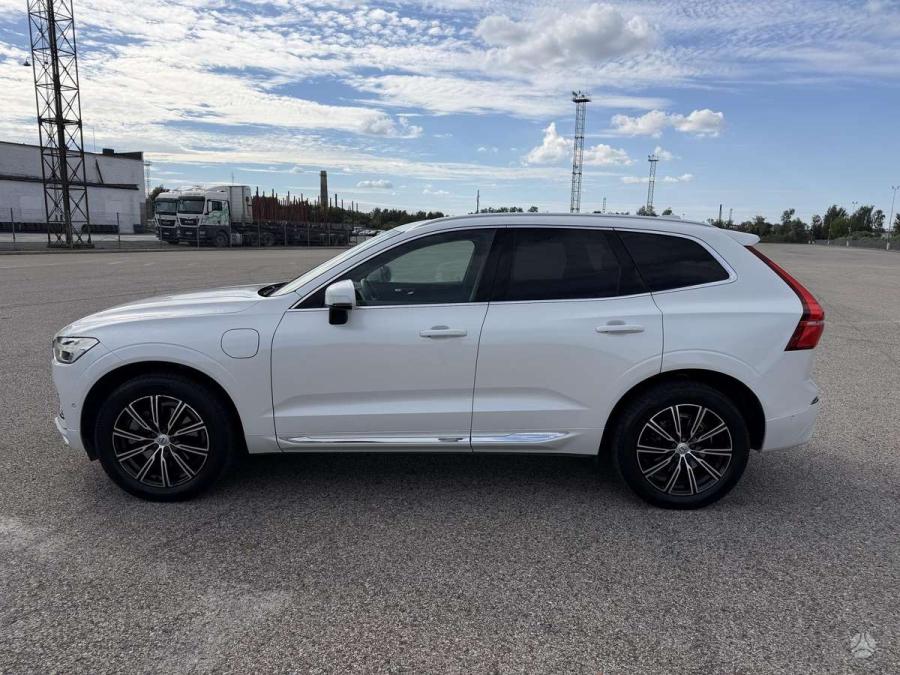White Volvo XC60 2019 in Marijampole, with an engine capacity of 1.97 L and mileage of 149 thousand km for 18700 €, photo 9 on AUTOMOTO.COM.LV