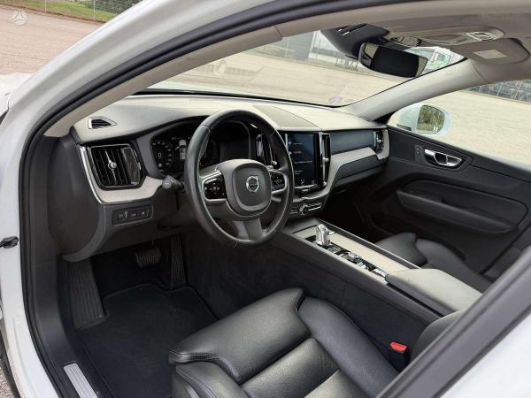 White Volvo XC60 2019 in Marijampole, with an engine capacity of 1.97 L and mileage of 149 thousand km for 18700 €, photo 10 on AUTOMOTO.COM.LV