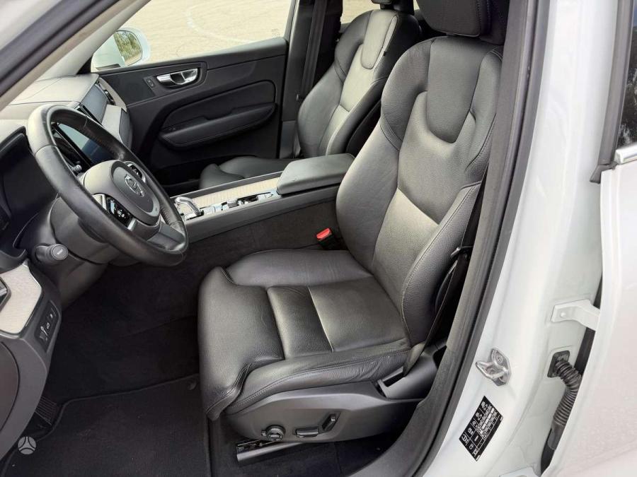 White Volvo XC60 2019 in Marijampole, with an engine capacity of 1.97 L and mileage of 149 thousand km for 18700 €, photo 11 on AUTOMOTO.COM.LV