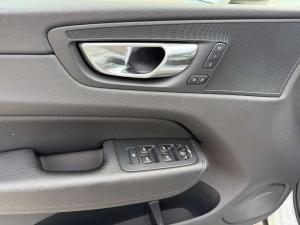 White Volvo XC60 2019 in Marijampole, with an engine capacity of 1.97 L and mileage of 149 thousand km for 18700 €, photo 12 on AUTOMOTO.COM.LV