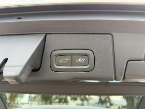 White Volvo XC60 2019 in Marijampole, with an engine capacity of 1.97 L and mileage of 149 thousand km for 18700 €, photo 15 on AUTOMOTO.COM.LV