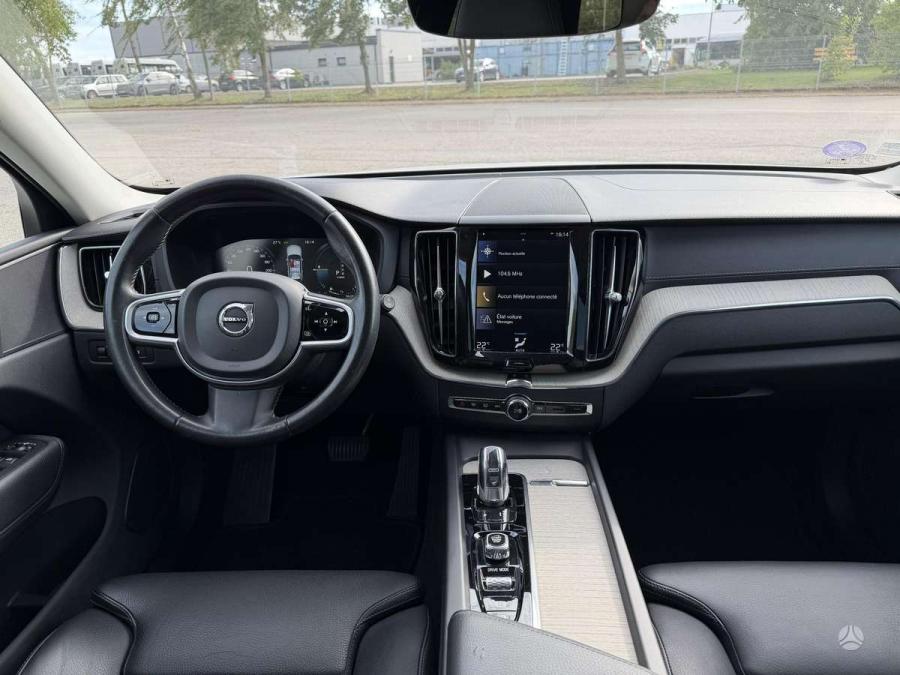 White Volvo XC60 2019 in Marijampole, with an engine capacity of 1.97 L and mileage of 149 thousand km for 18700 €, photo 16 on AUTOMOTO.COM.LV