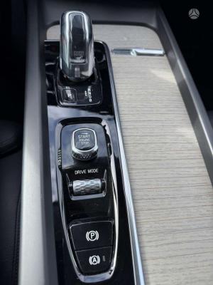 White Volvo XC60 2019 in Marijampole, with an engine capacity of 1.97 L and mileage of 149 thousand km for 18700 €, photo 20 on AUTOMOTO.COM.LV