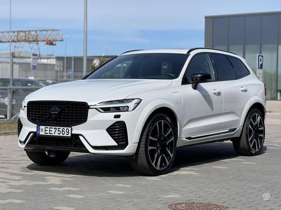 White Volvo XC60 2019 in Siauliai, with an engine capacity of 1.97 L and mileage of 75 thousand km for 30000 €, photo 3 on AUTOMOTO.COM.LV