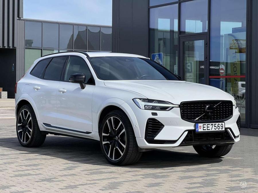 White Volvo XC60 2019 in Siauliai, with an engine capacity of 1.97 L and mileage of 75 thousand km for 30000 €, photo 4 on AUTOMOTO.COM.LV