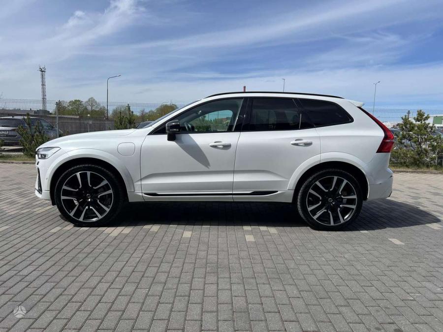 White Volvo XC60 2019 in Siauliai, with an engine capacity of 1.97 L and mileage of 75 thousand km for 30000 €, photo 6 on AUTOMOTO.COM.LV