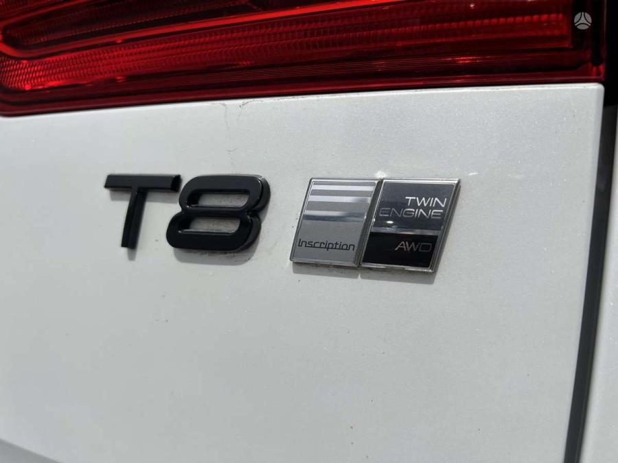 White Volvo XC60 2019 in Siauliai, with an engine capacity of 1.97 L and mileage of 75 thousand km for 30000 €, photo 14 on AUTOMOTO.COM.LV