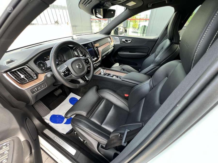White Volvo XC60 2019 in Siauliai, with an engine capacity of 1.97 L and mileage of 75 thousand km for 30000 €, photo 15 on AUTOMOTO.COM.LV