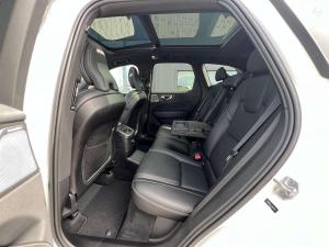 White Volvo XC60 2019 in Siauliai, with an engine capacity of 1.97 L and mileage of 75 thousand km for 30000 €, photo 26 on AUTOMOTO.COM.LV