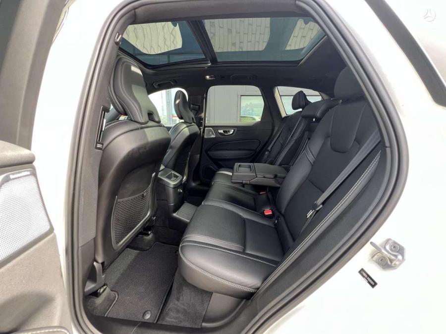 White Volvo XC60 2019 in Siauliai, with an engine capacity of 1.97 L and mileage of 75 thousand km for 30000 €, photo 26 on AUTOMOTO.COM.LV