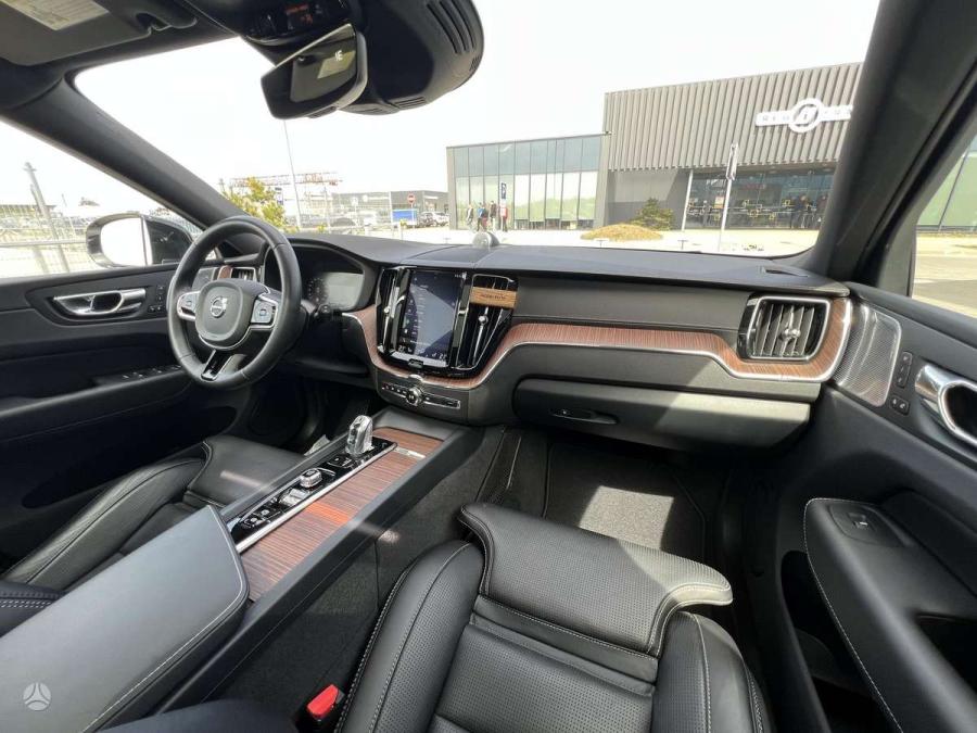 White Volvo XC60 2019 in Siauliai, with an engine capacity of 1.97 L and mileage of 75 thousand km for 30000 €, photo 31 on AUTOMOTO.COM.LV