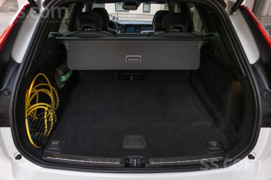 Balts Volvo XC60 2019 Rīga, ar dzinēja tilpumu 2.00 L un nobraukumu 98 tūkst. km par 29950 €, foto 10 vietnē AUTOMOTO.COM.LV