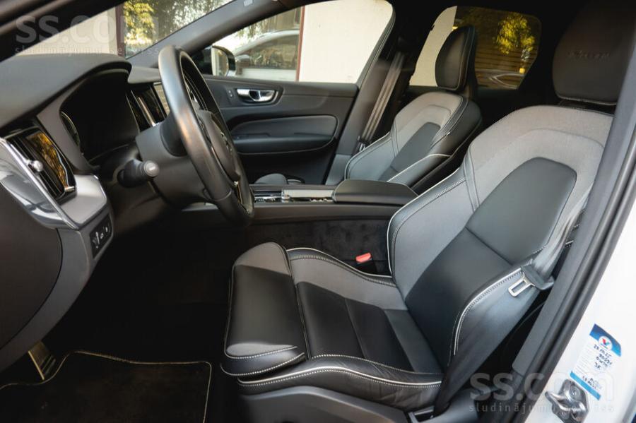 Balts Volvo XC60 2019 Rīga, ar dzinēja tilpumu 2.00 L un nobraukumu 98 tūkst. km par 29950 €, foto 12 vietnē AUTOMOTO.COM.LV