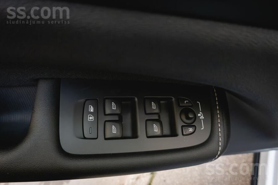 Balts Volvo XC60 2019 Rīga, ar dzinēja tilpumu 2.00 L un nobraukumu 98 tūkst. km par 29950 €, foto 14 vietnē AUTOMOTO.COM.LV