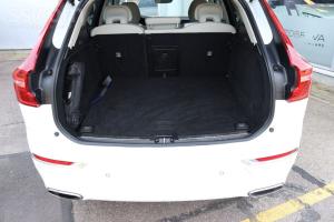 White Volvo XC60 2020 in Riga, with an engine capacity of 2.00 L and mileage of 73 thousand km for 31500 €, photo 30 on AUTOMOTO.COM.LV