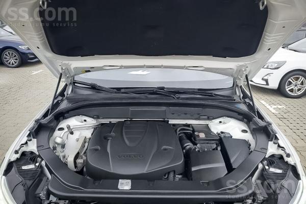 White Volvo XC60 2020 in Tukums, with an engine capacity of 2.00 L and mileage of 0 thousand km for 25500 €, photo 11 on AUTOMOTO.COM.LV