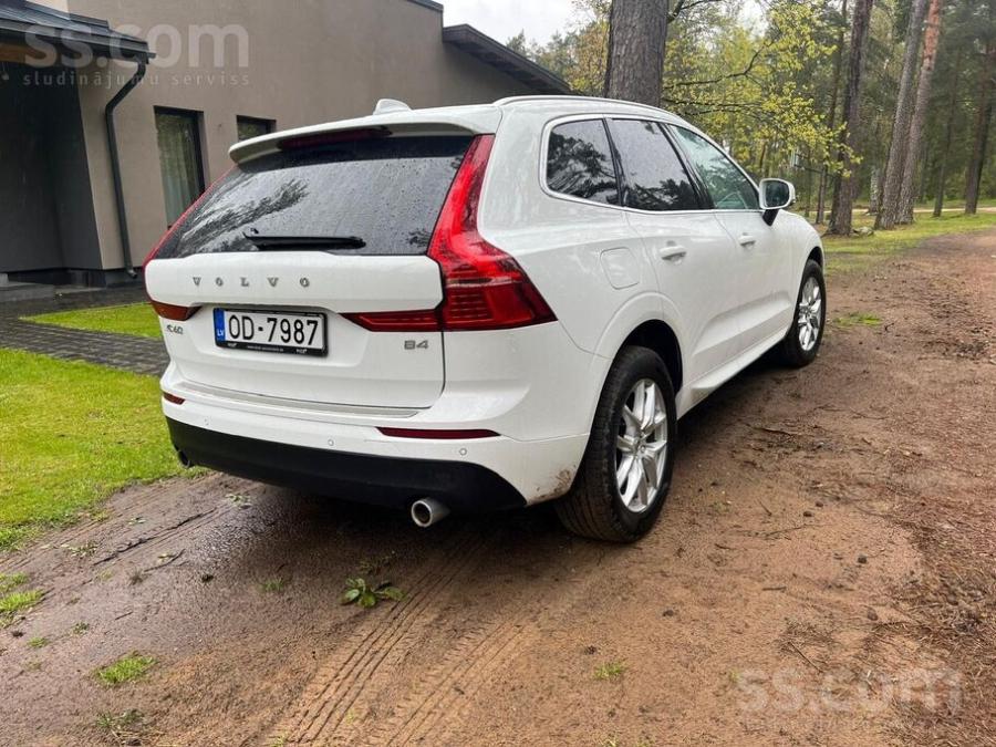 White Volvo XC60 2020 in Riga, with an engine capacity of 2.00 L and mileage of 146 thousand km for 23900 €, photo 3 on AUTOMOTO.COM.LV