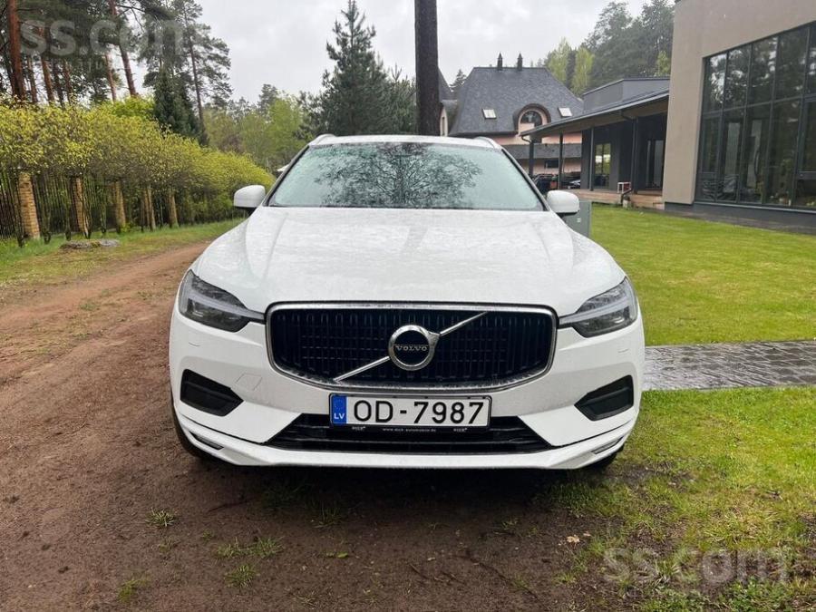White Volvo XC60 2020 in Riga, with an engine capacity of 2.00 L and mileage of 146 thousand km for 23900 €, photo 5 on AUTOMOTO.COM.LV