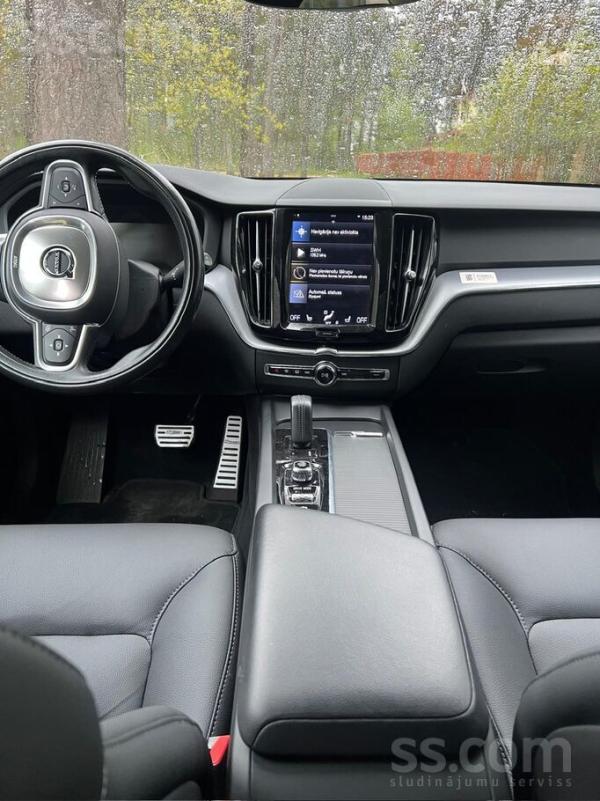White Volvo XC60 2020 in Riga, with an engine capacity of 2.00 L and mileage of 146 thousand km for 23900 €, photo 7 on AUTOMOTO.COM.LV
