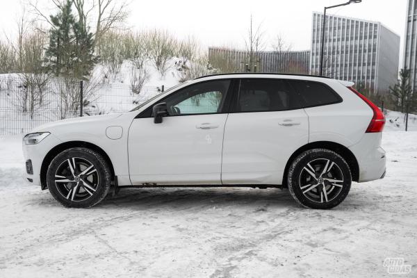 Balts Volvo XC60 2020 Viļņa, ar dzinēja tilpumu 2.00 L un nobraukumu 136 tūkst. km par 28450 €, foto 2 vietnē AUTOMOTO.COM.LV