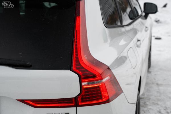Balts Volvo XC60 2020 Viļņa, ar dzinēja tilpumu 2.00 L un nobraukumu 136 tūkst. km par 28450 €, foto 5 vietnē AUTOMOTO.COM.LV