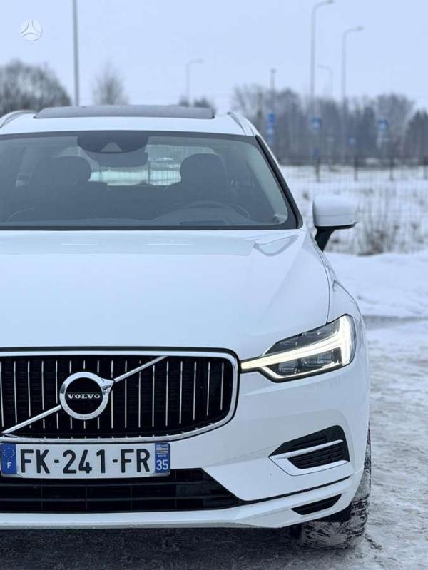 White Volvo XC60 2020 in Taurage, with an engine capacity of 1.97 L and mileage of 190 thousand km for 20800 €, photo 4 on AUTOMOTO.COM.LV