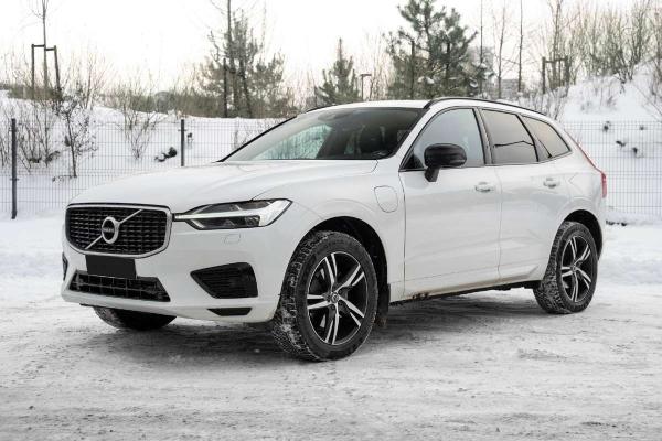 Balts Volvo XC60 2020 Viļņa, ar dzinēja tilpumu 1.97 L un nobraukumu 137 tūkst. km par 28450 €, foto 1 vietnē AUTOMOTO.COM.LV