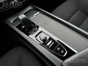 Balts Volvo XC60 2020 Jelgava, ar dzinēja tilpumu 2.00 L un nobraukumu 44 tūkst. km par 26800 €, foto 20 vietnē AUTOMOTO.COM.LV