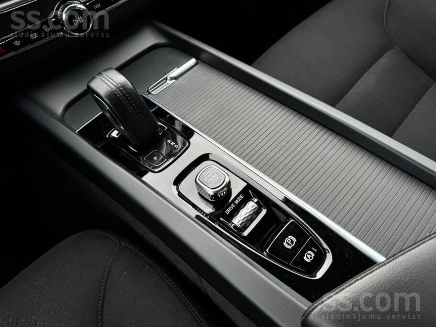 Balts Volvo XC60 2020 Jelgava, ar dzinēja tilpumu 2.00 L un nobraukumu 44 tūkst. km par 26800 €, foto 20 vietnē AUTOMOTO.COM.LV